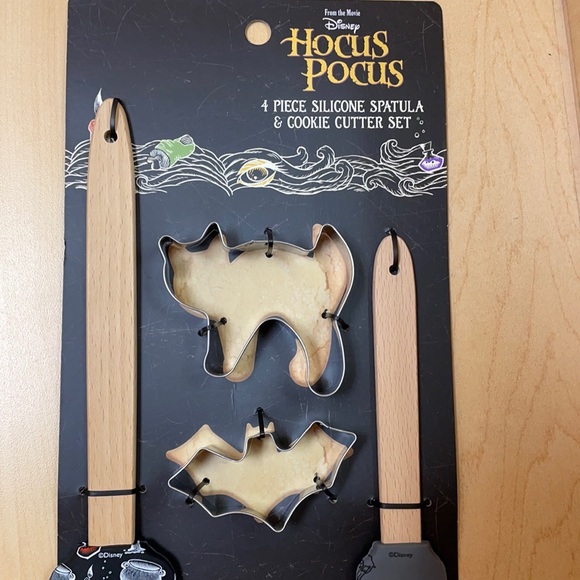 Disney | Kitchen | Disney Hocus Pocus 4 Pieces Spatula Cookie Cutter ...